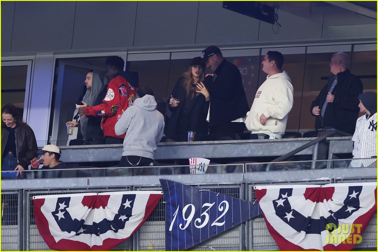 Taylor Swift & Travis Kelce Attend MLB Playoffs Game in NYC During ...