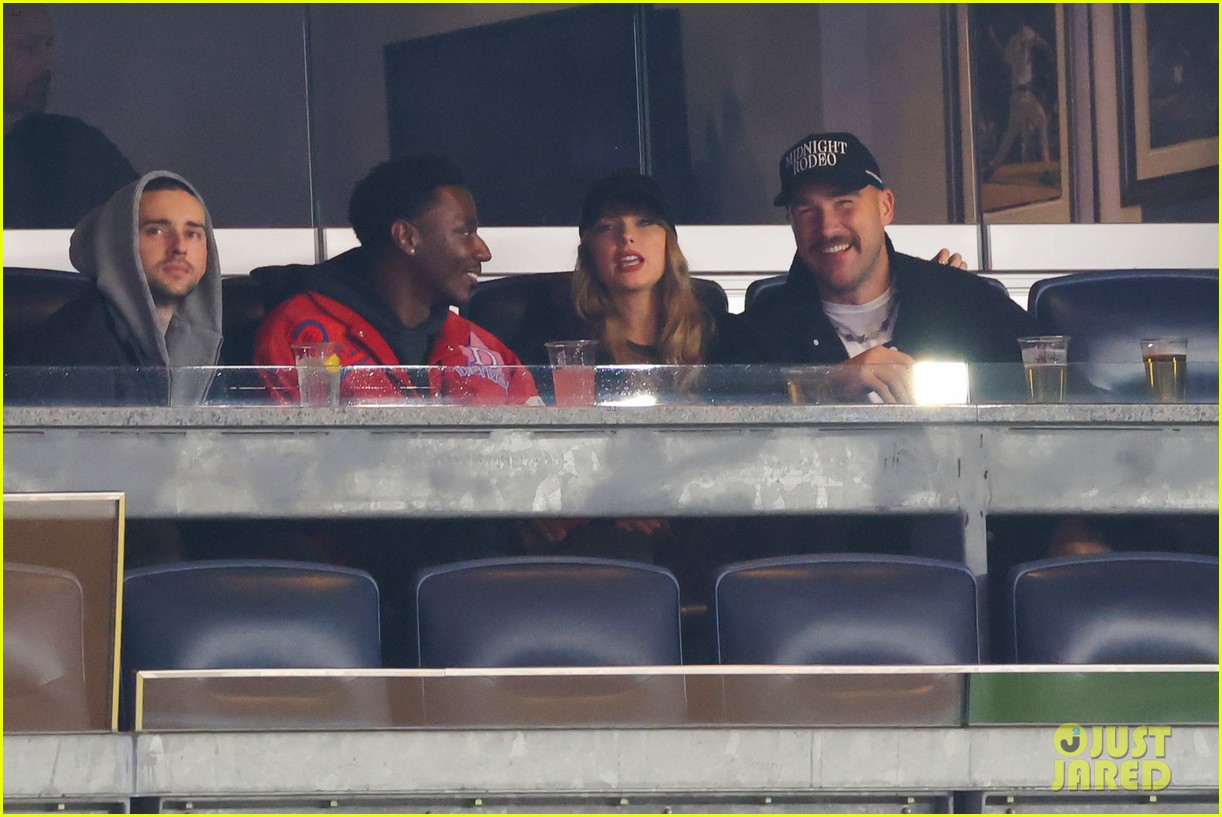 Who Is Taylor Swift Sitting With at Baseball Game? Everyone in Her ...