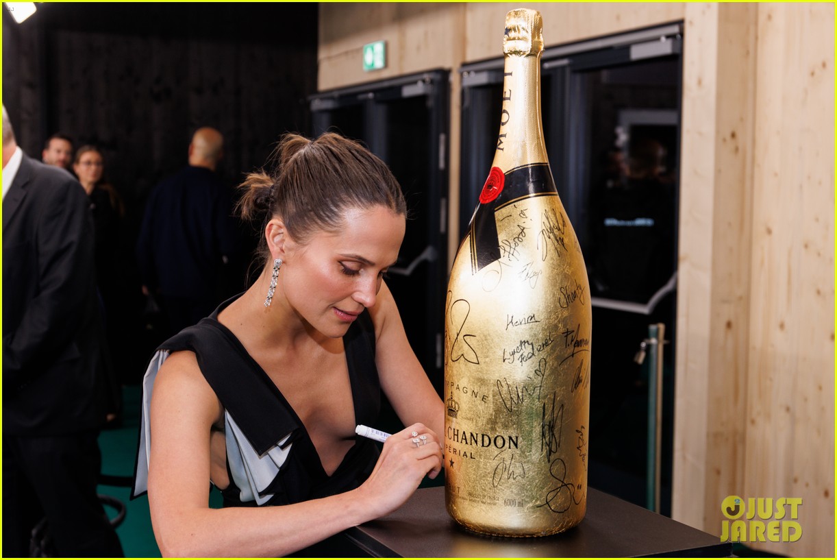 Alicia Vikander Honored with Golden Eye Award at Zurich Film Festival ...