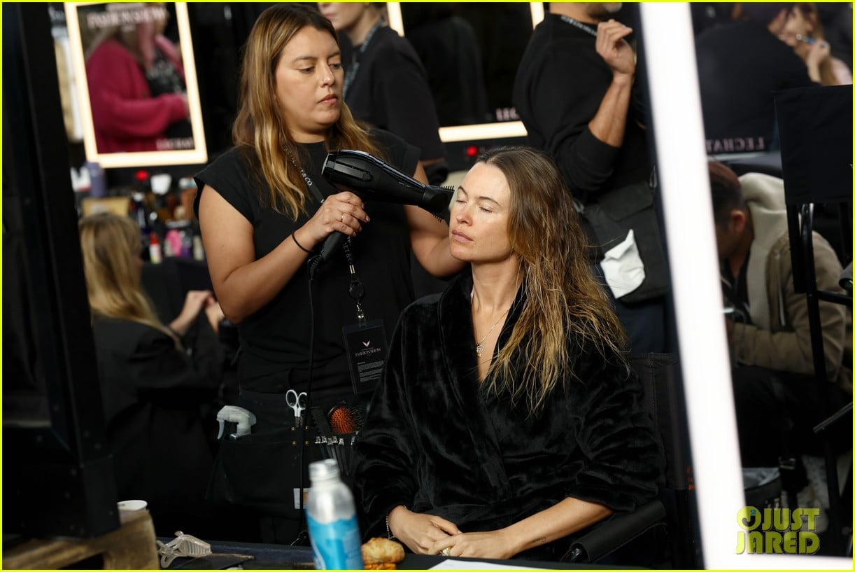 Look Backstage at Victoria's Secret Models Getting Ready for the 2024 ...