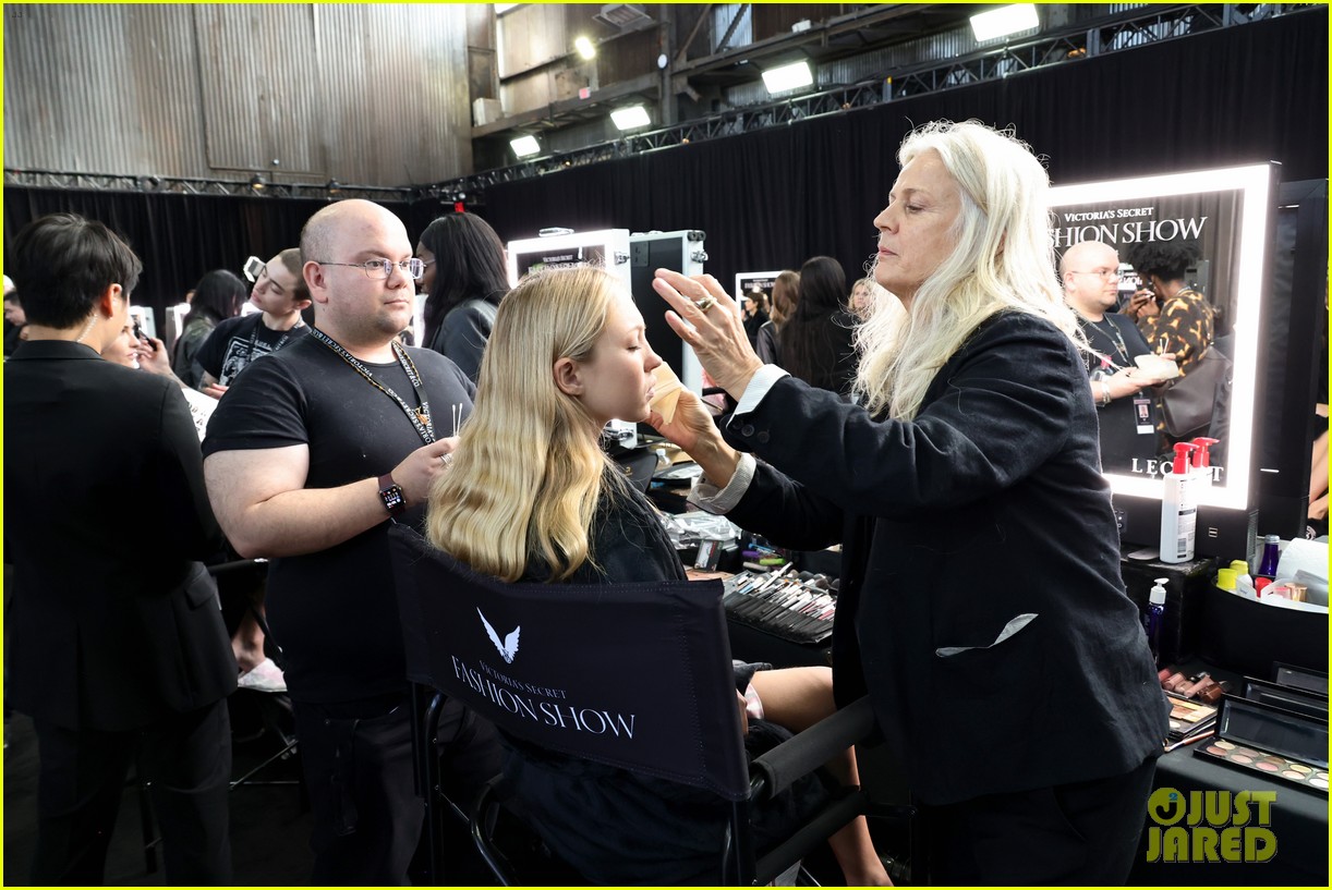 Look Backstage at Victoria's Secret Models Getting Ready for the 2024 ...
