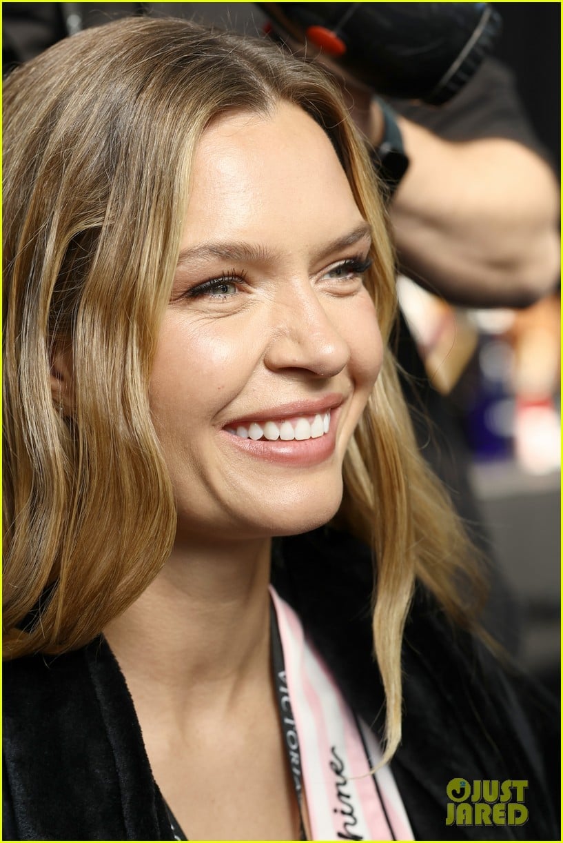 Look Backstage at Victoria's Secret Models Getting Ready for the 2024 ...