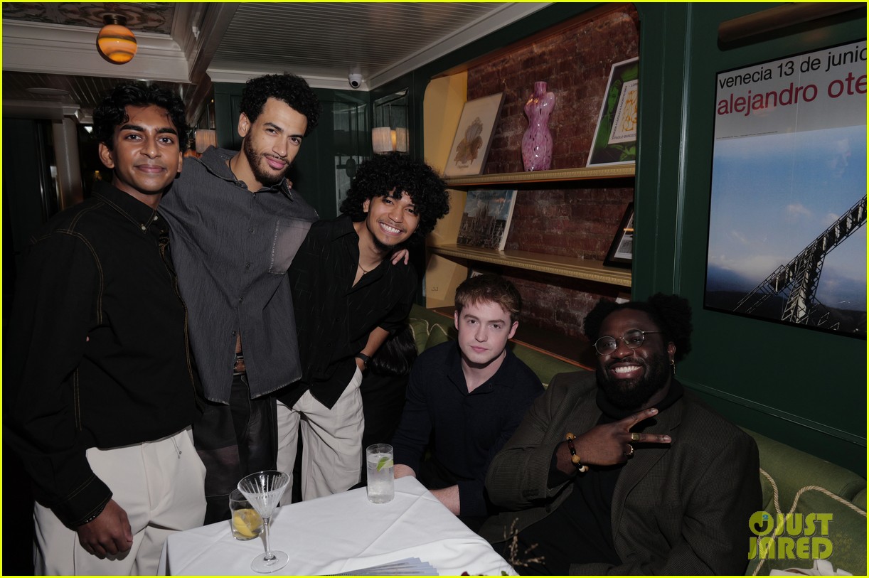 Rachel Zegler Gets Support from Real Boyfriend & Her On-Stage Boyfriend ...