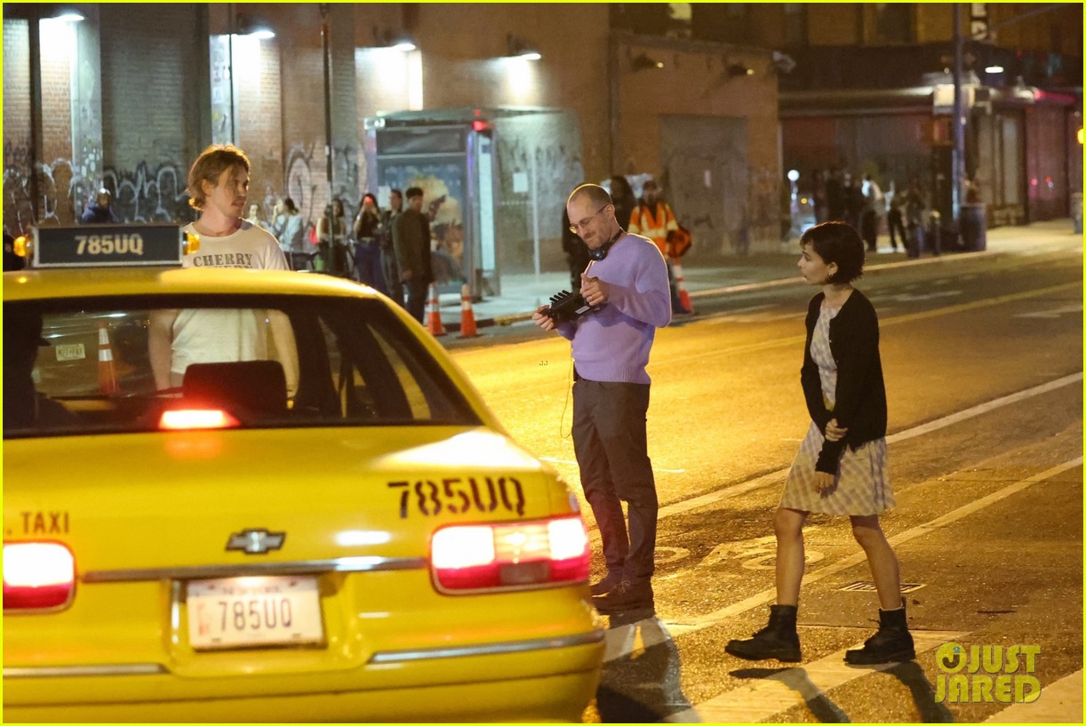 Austin Butler & Zoe Kravitz Film Late-Night Scenes for New Movie ...