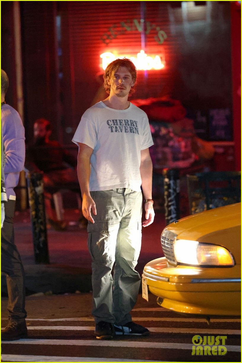 Austin Butler & Zoe Kravitz Film Late-Night Scenes for New Movie ...