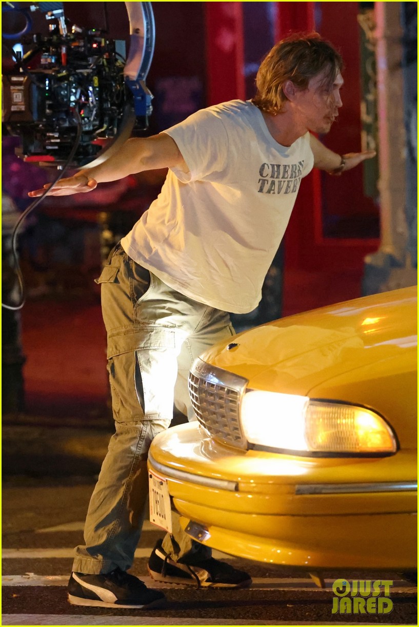 Austin Butler & Zoe Kravitz Film Late-Night Scenes for New Movie ...