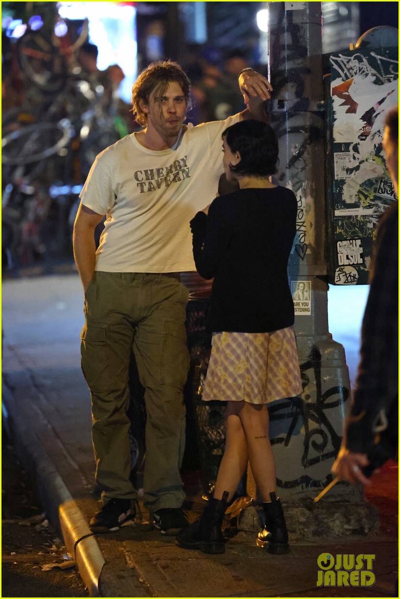 Austin Butler & Zoe Kravitz Film Late-Night Scenes for New Movie ...