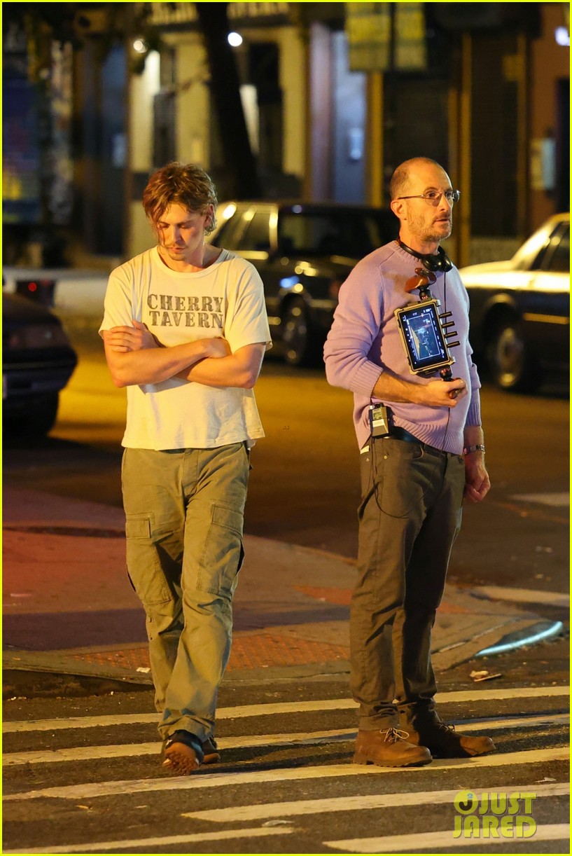 Austin Butler & Zoe Kravitz Film Late-Night Scenes for New Movie ...