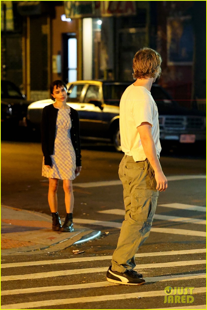 Austin Butler & Zoe Kravitz Film Late-Night Scenes for New Movie ...