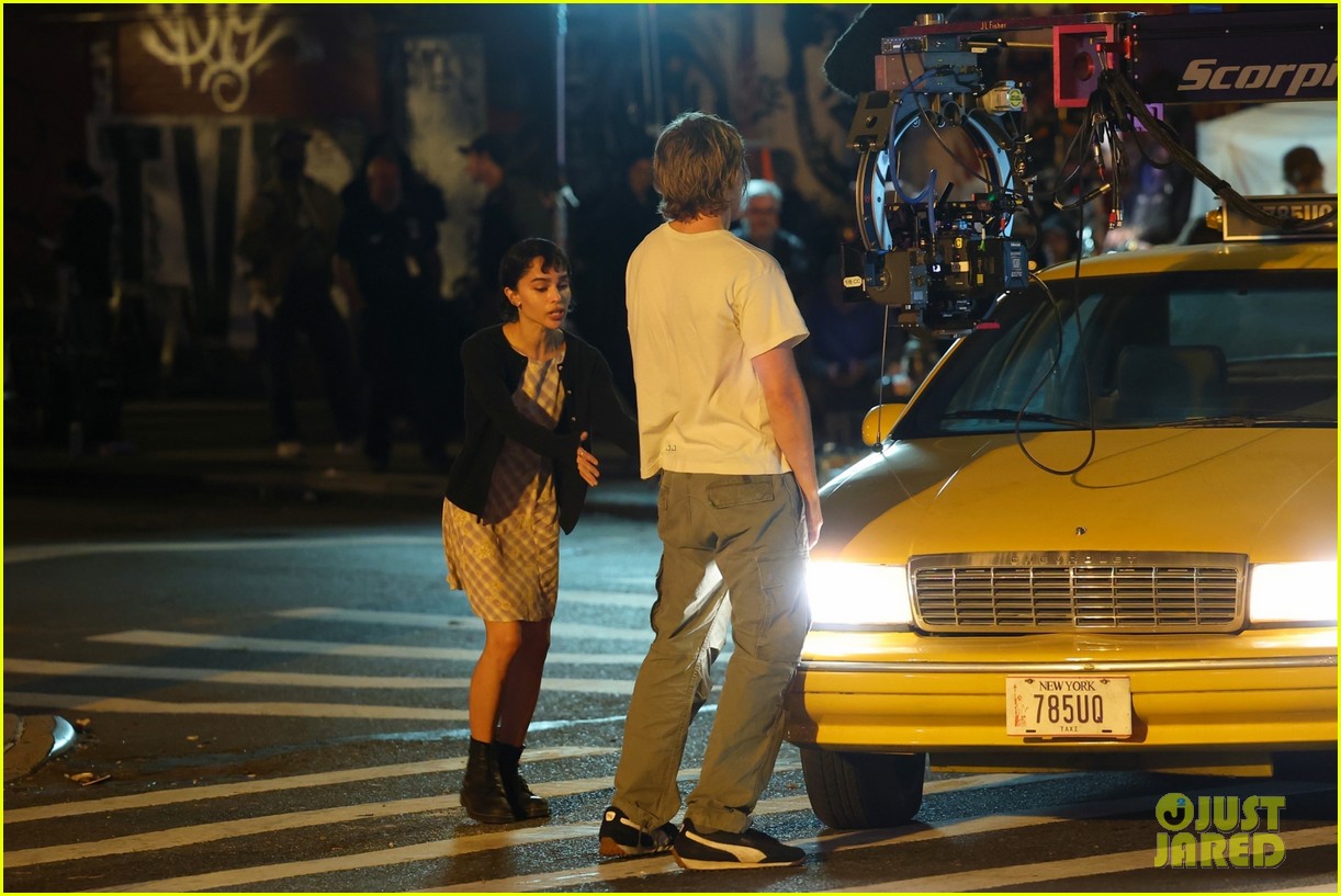 Austin Butler & Zoe Kravitz Film Late-Night Scenes for New Movie ...