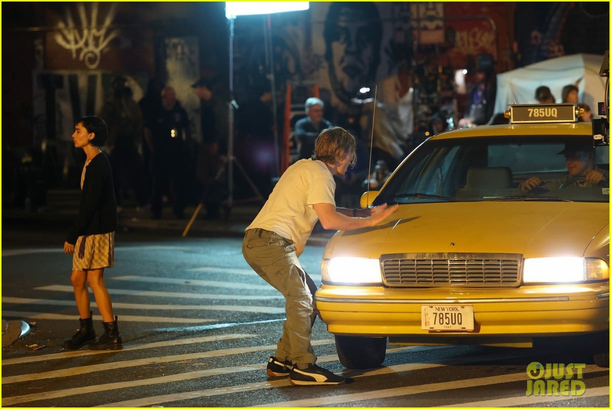 Austin Butler & Zoe Kravitz Film Late-Night Scenes for New Movie ...