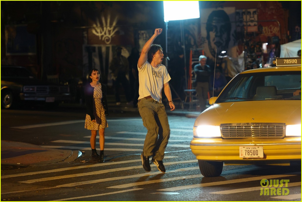 Austin Butler & Zoe Kravitz Film Late-Night Scenes for New Movie ...