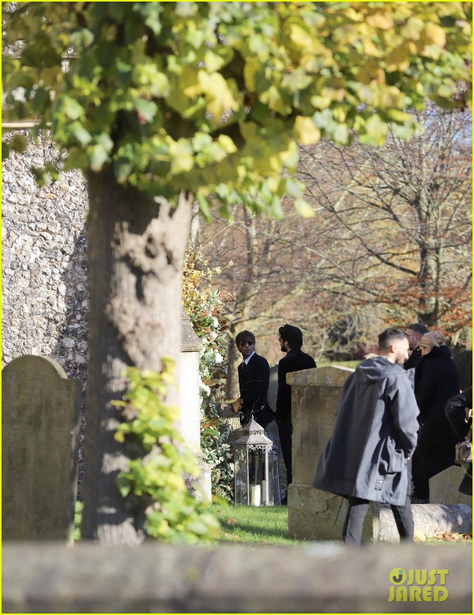 Photo: one direction bandmates liam paynes funeral service 22 | Photo ...