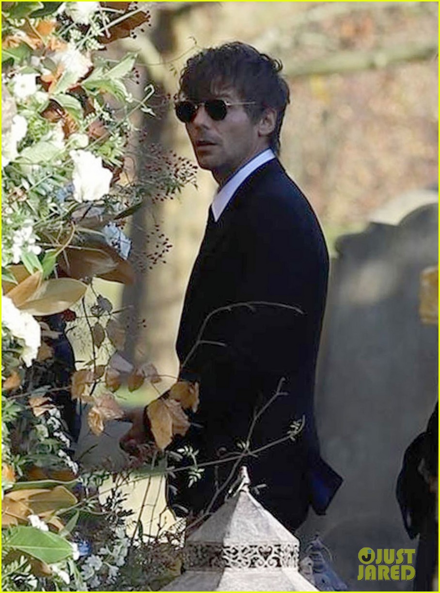 Photo: one direction bandmates liam paynes funeral service 23 | Photo ...