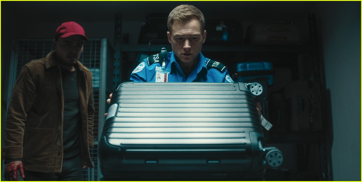 Netflix's Holiday Movie Thriller 'Carry-On' Features a Sinister Jason ...