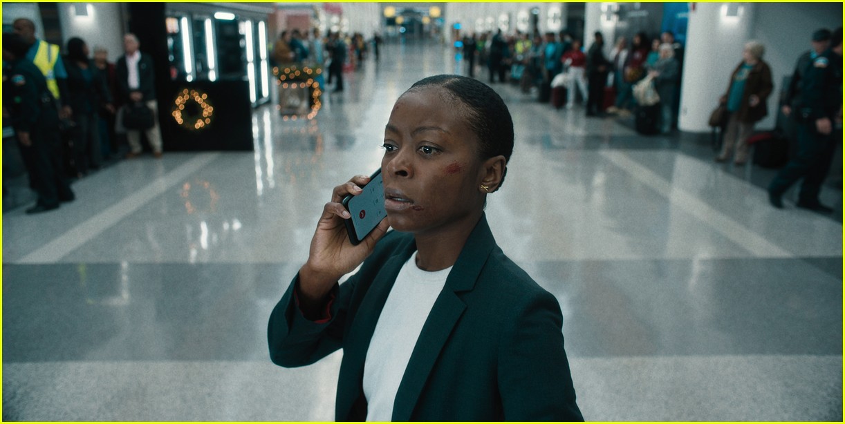 Netflix's Holiday Movie Thriller 'Carry-On' Features a Sinister Jason ...