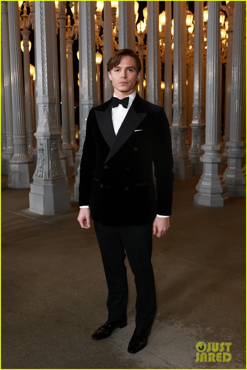 Kim Kardashian, Laura Dern, Andrew Garfield, Blake Lively & 70+ Celebs ...