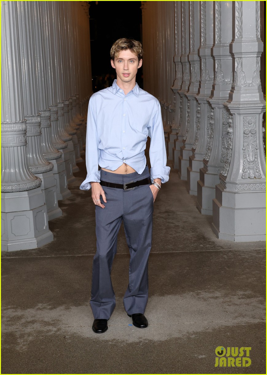 Kim Kardashian, Laura Dern, Andrew Garfield, Blake Lively & 70+ Celebs ...