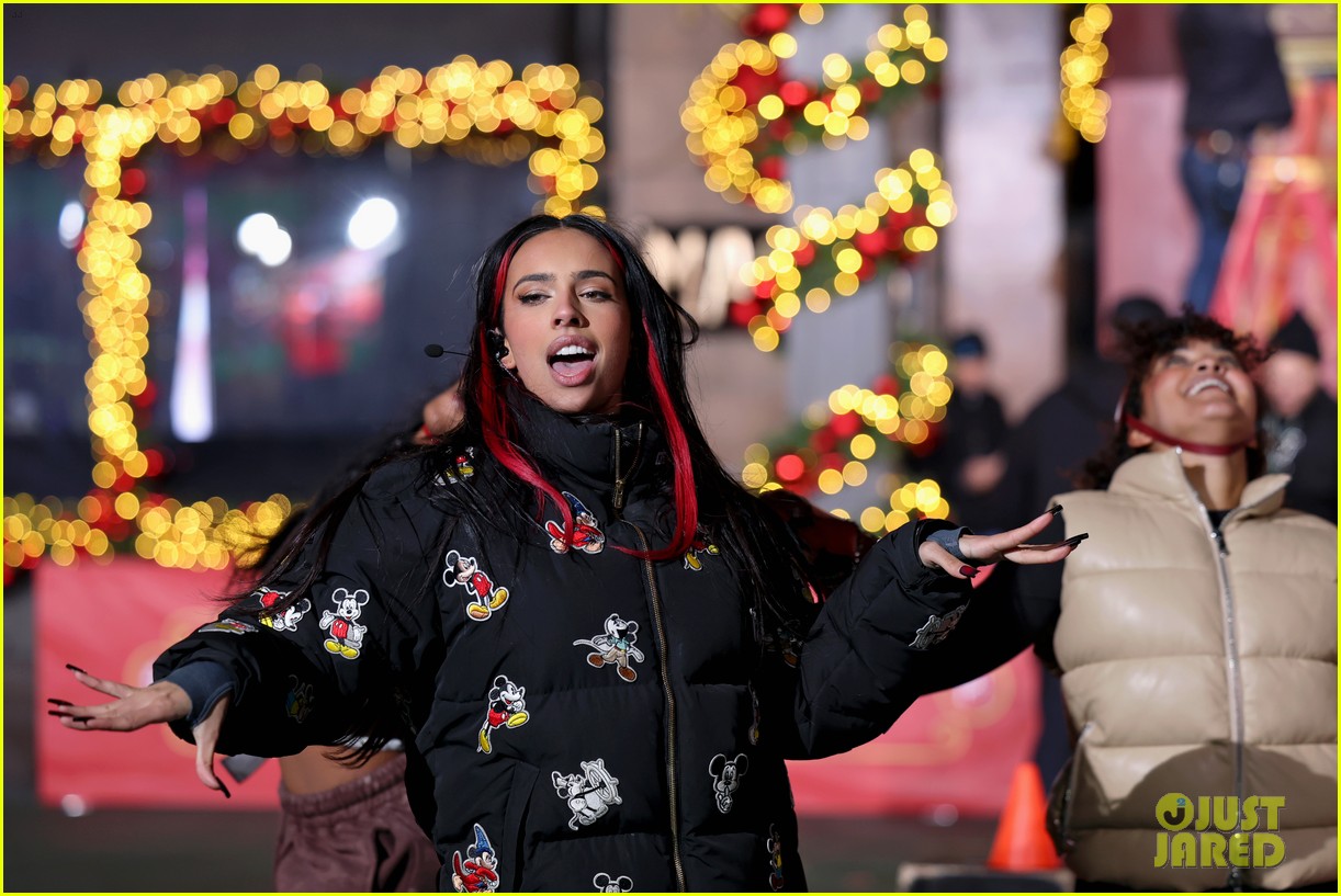 Idina Menzel, Ariana Madix & More Attend Macy's Thanksgiving Day Parade ...