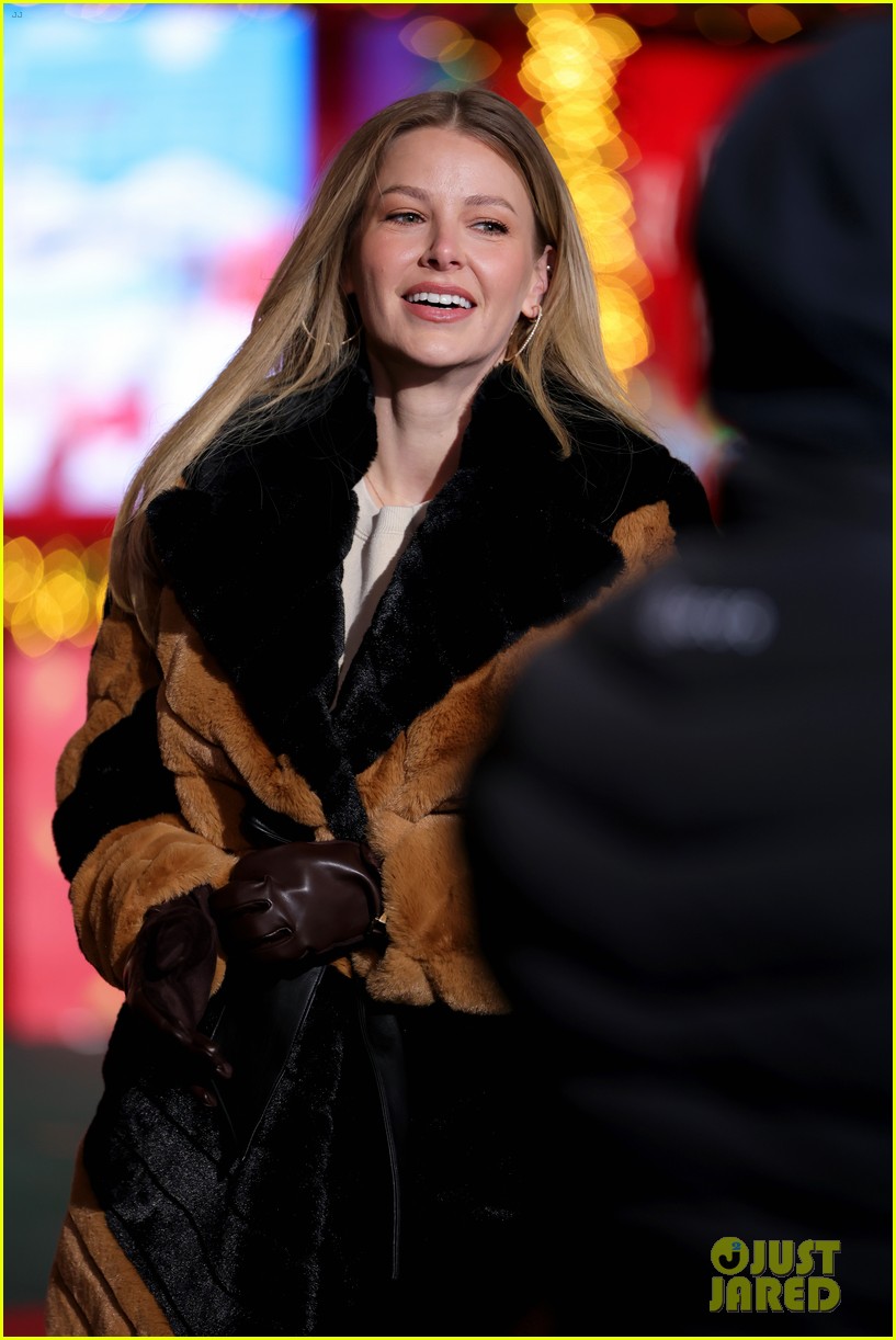 Idina Menzel, Ariana Madix & More Attend Macy's Thanksgiving Day Parade ...