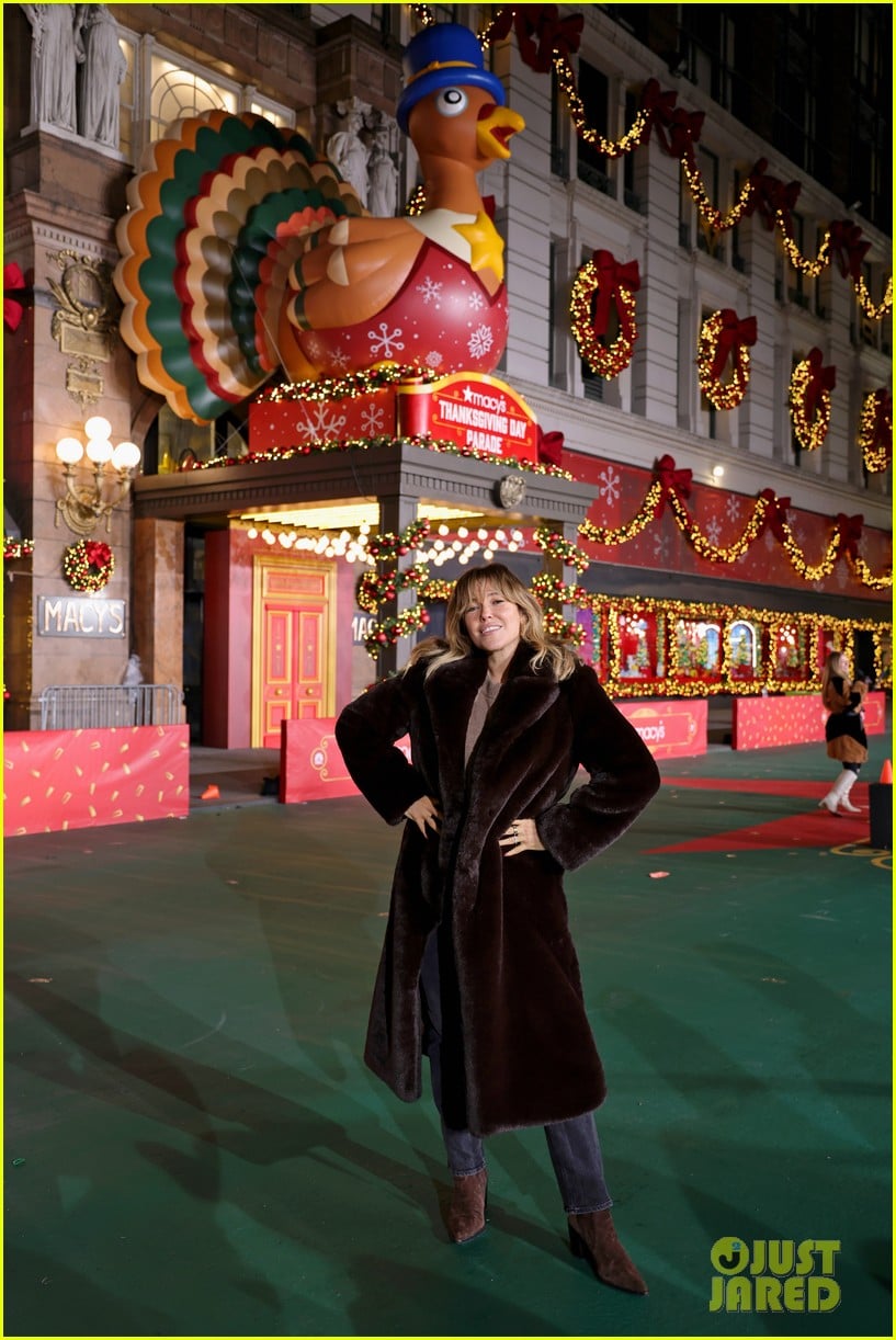 Idina Menzel, Ariana Madix & More Attend Macy's Thanksgiving Day Parade ...