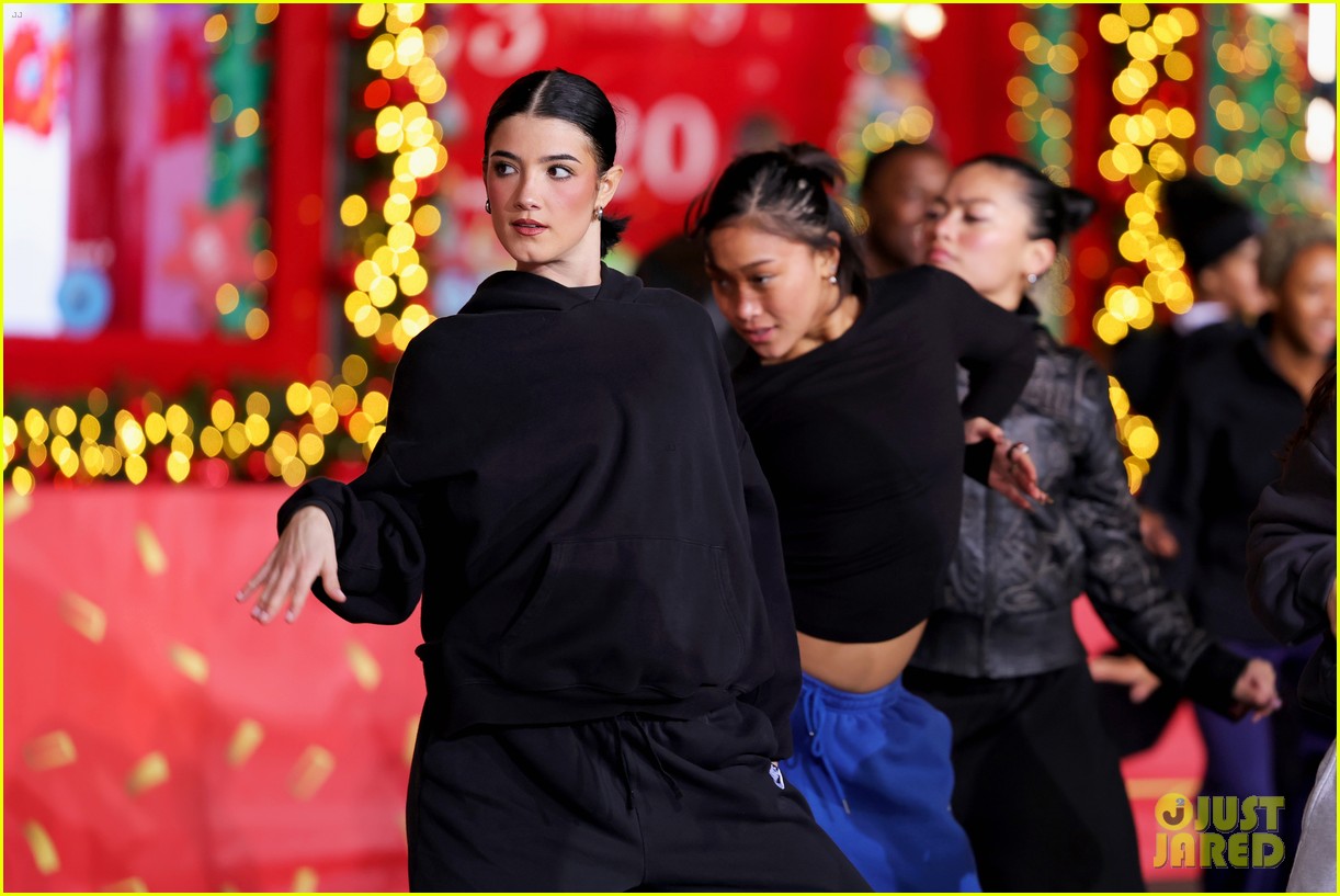 Idina Menzel, Ariana Madix & More Attend Macy's Thanksgiving Day Parade ...