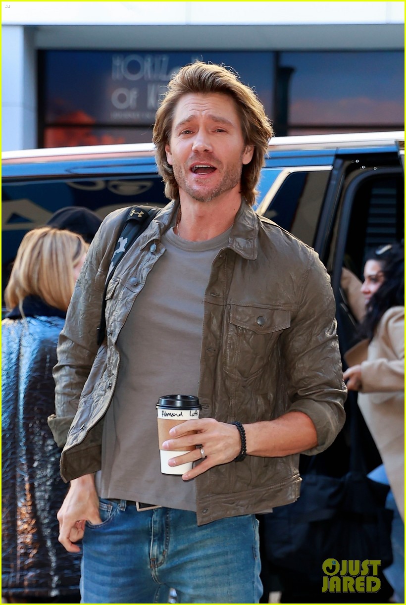 Chad Michael Murray Talks Toning His Abs for Shirtless Scenes in 'Merry ...