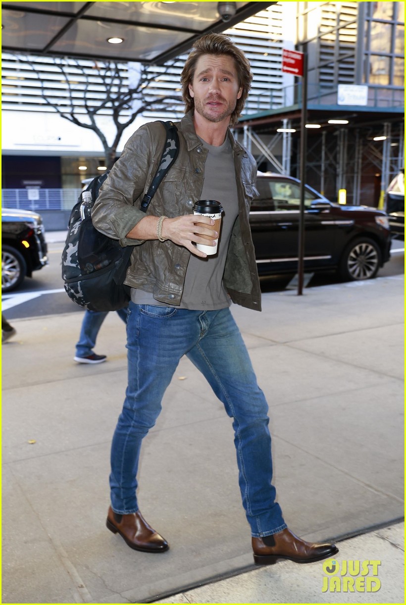 Chad Michael Murray Talks Toning His Abs for Shirtless Scenes in 'Merry ...