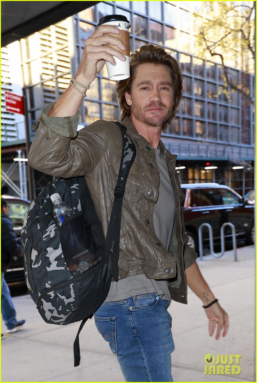 Chad Michael Murray Talks Toning His Abs for Shirtless Scenes in 'Merry ...