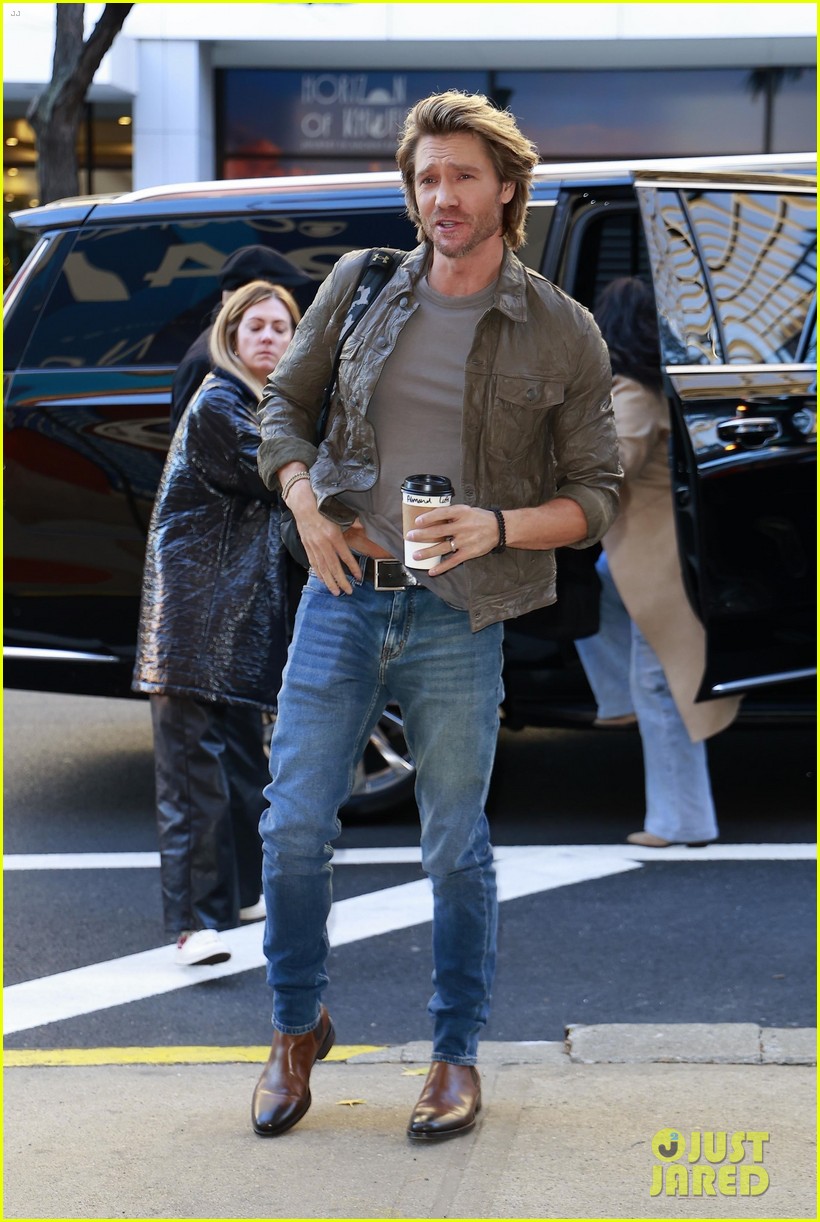 Chad Michael Murray Talks Toning His Abs for Shirtless Scenes in 'Merry ...