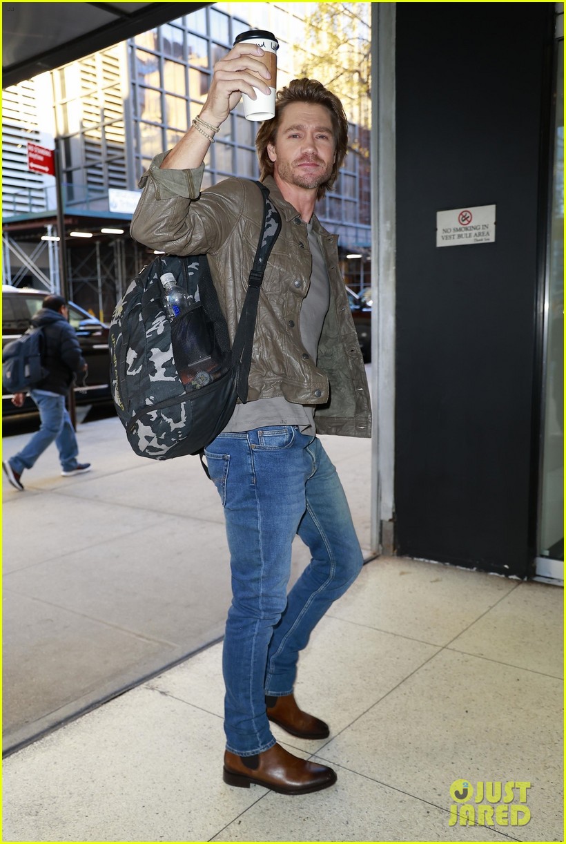 Chad Michael Murray Talks Toning His Abs for Shirtless Scenes in 'Merry ...