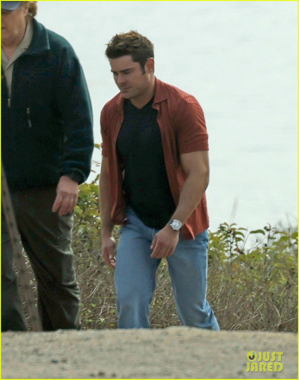 Zac Efron Drives Phoebe Dynevor in a Yellow Ferrari for 'Famous' Movie Scene: Photo 5101653 ...