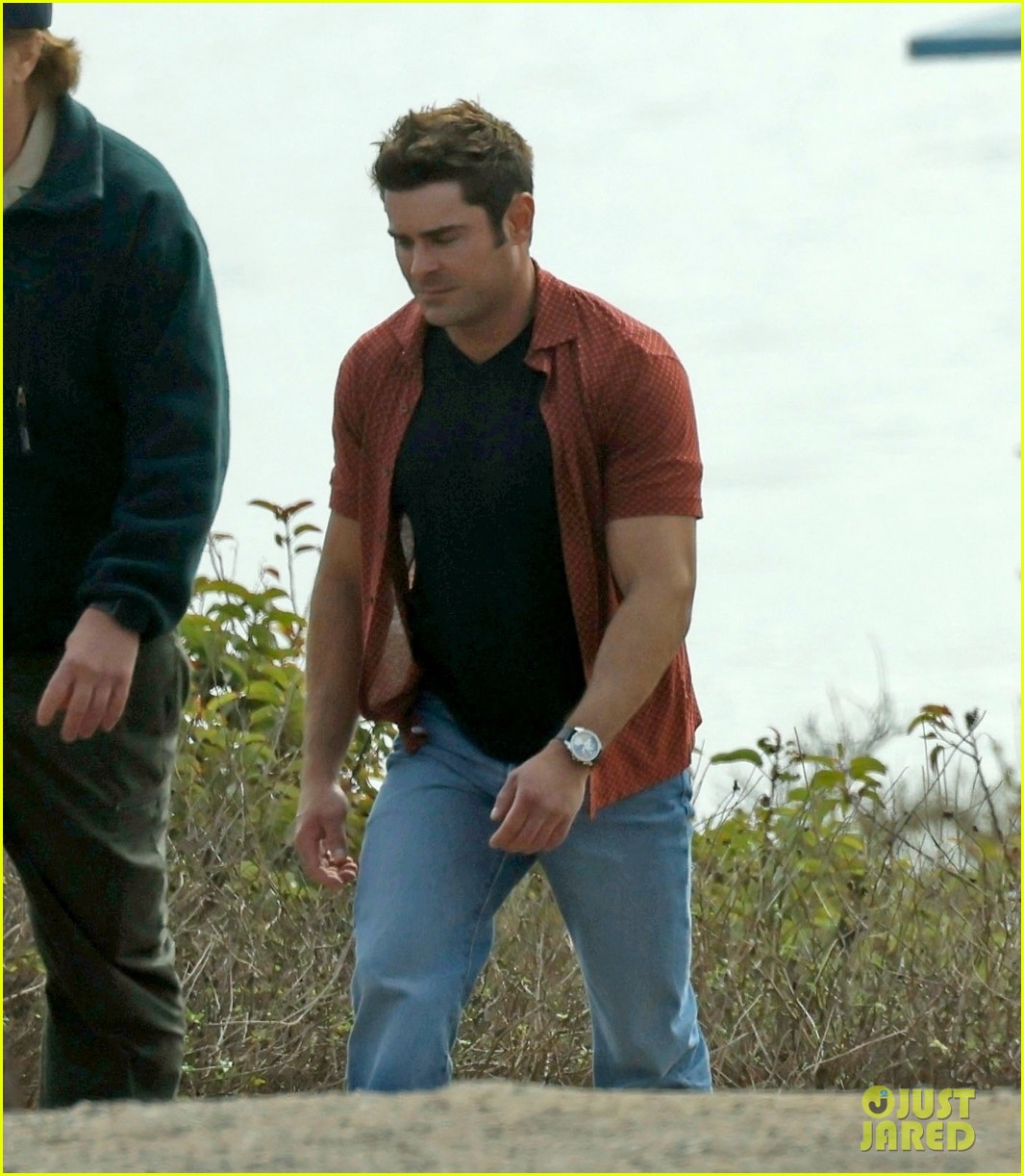 Zac Efron Drives Phoebe Dynevor in a Yellow Ferrari for 'Famous' Movie Scene: Photo 5101654 ...