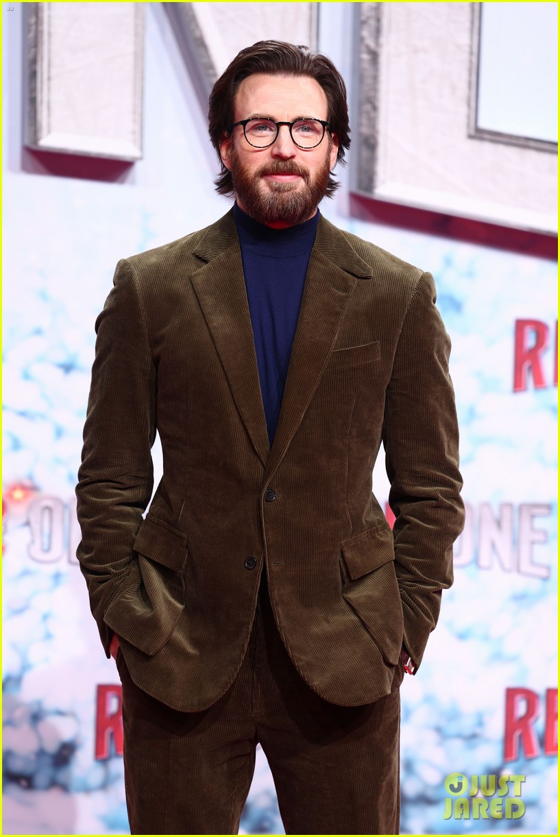 Chris Evans Explains Why He's Sporting New Beard, Reveals Movie He's Filming: Photo 5096945 ...