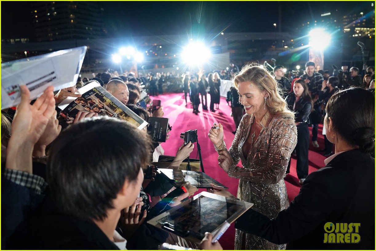 Photo: gladiator premiere in tokyo 34 | Photo 5095352 | Just Jared ...