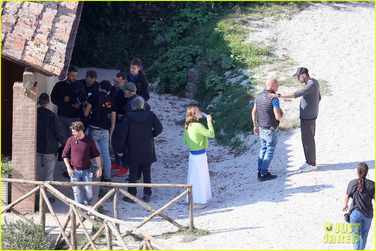 Grace Van Patten Films Amanda Knox Hulu Series in Italy with Co-Star ...