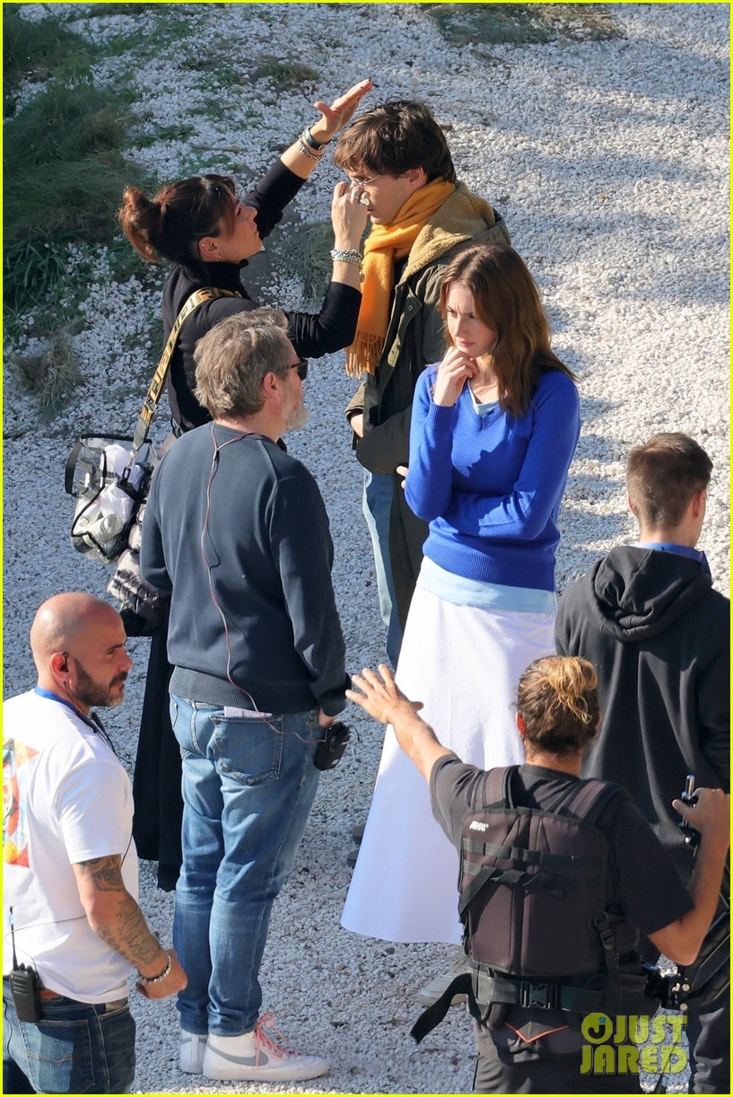 Grace Van Patten Films Amanda Knox Hulu Series in Italy with Co-Star ...