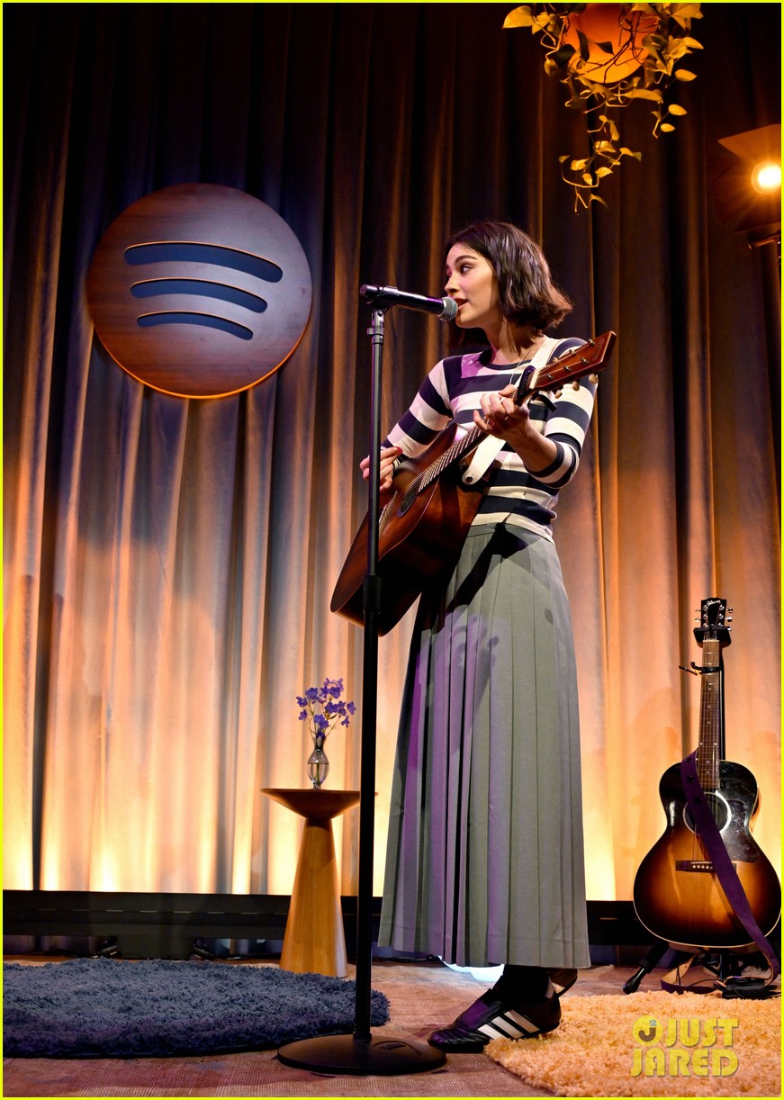 'That's So True' Lyrics: Gracie Abrams Sings About Breakup on New Hit Song - Listen Now!: Photo ...