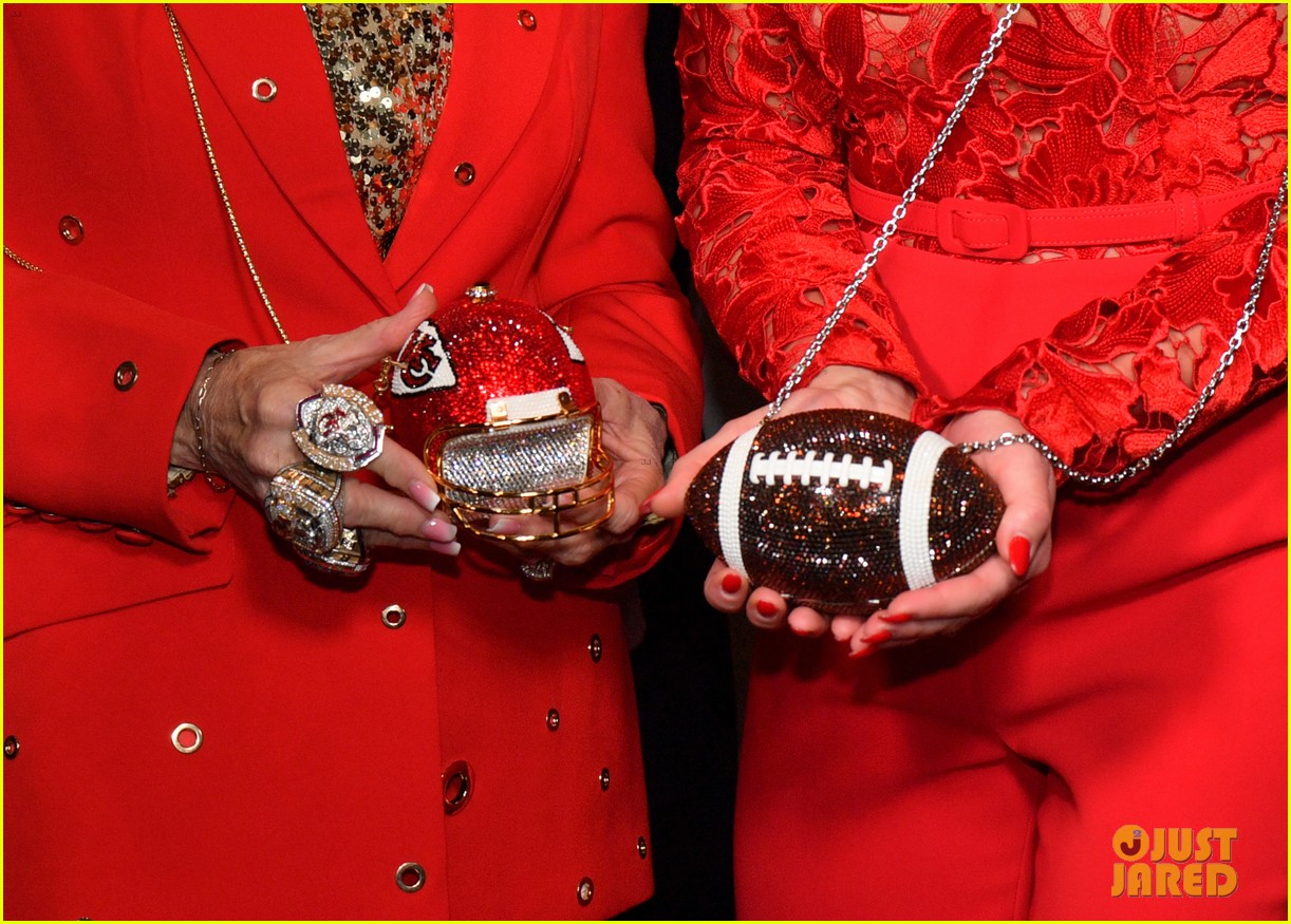 Photo: holiday touchdown premiere 03 | Photo 5102218 | Just Jared ...