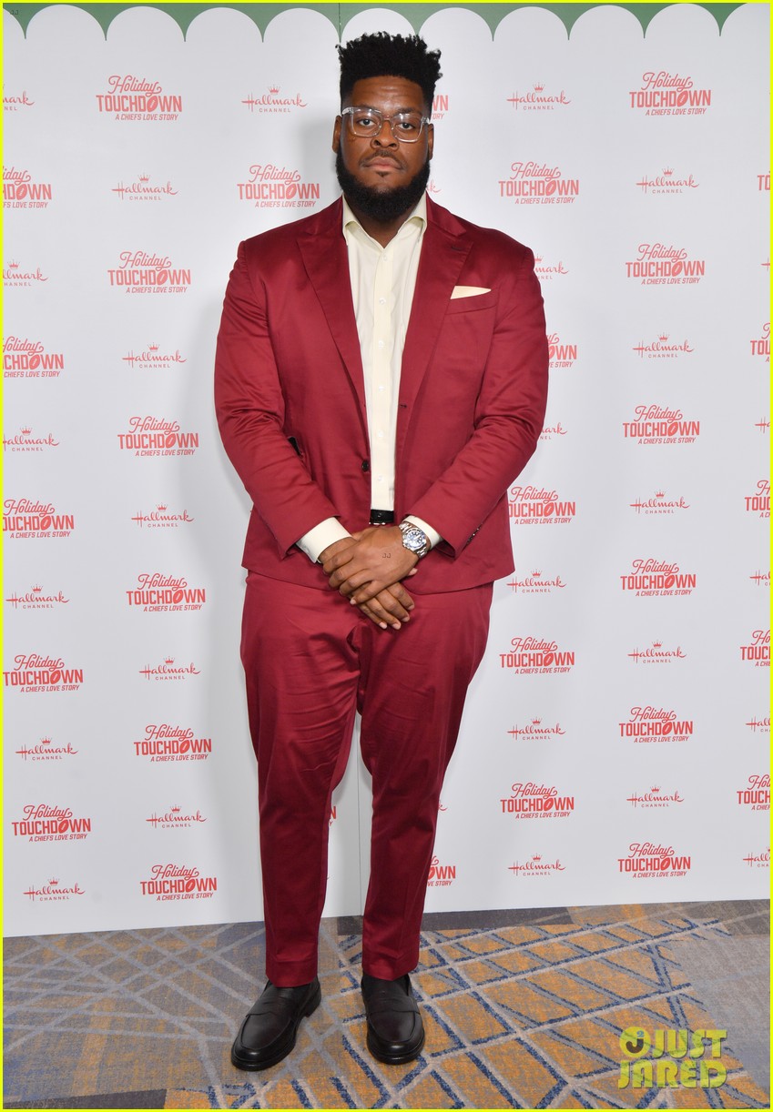 Photo: holiday touchdown premiere 04 | Photo 5102219 | Just Jared ...