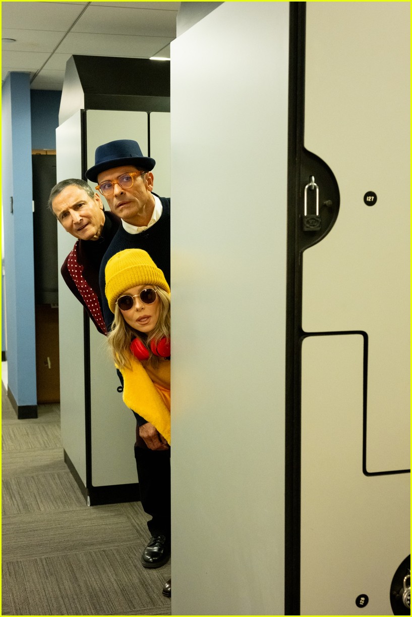 Kelly Ripa & Mark Consuelos Dress Up as Taylor Swift & Travis Kelce ...