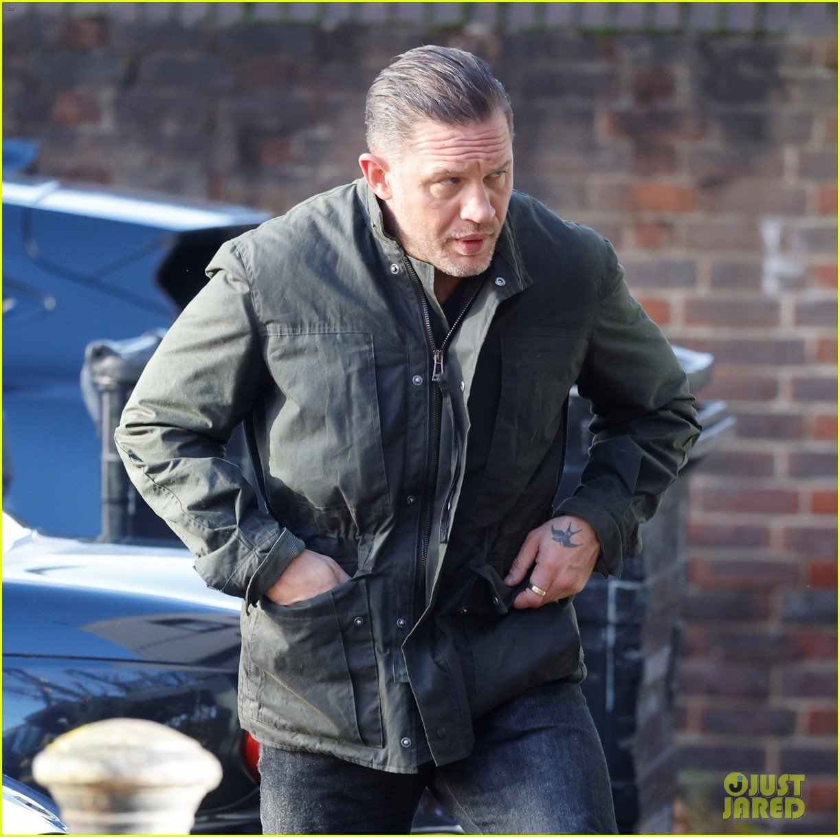 Tom Hardy Films Scenes for New Guy Ritchie Series in London: Photo ...