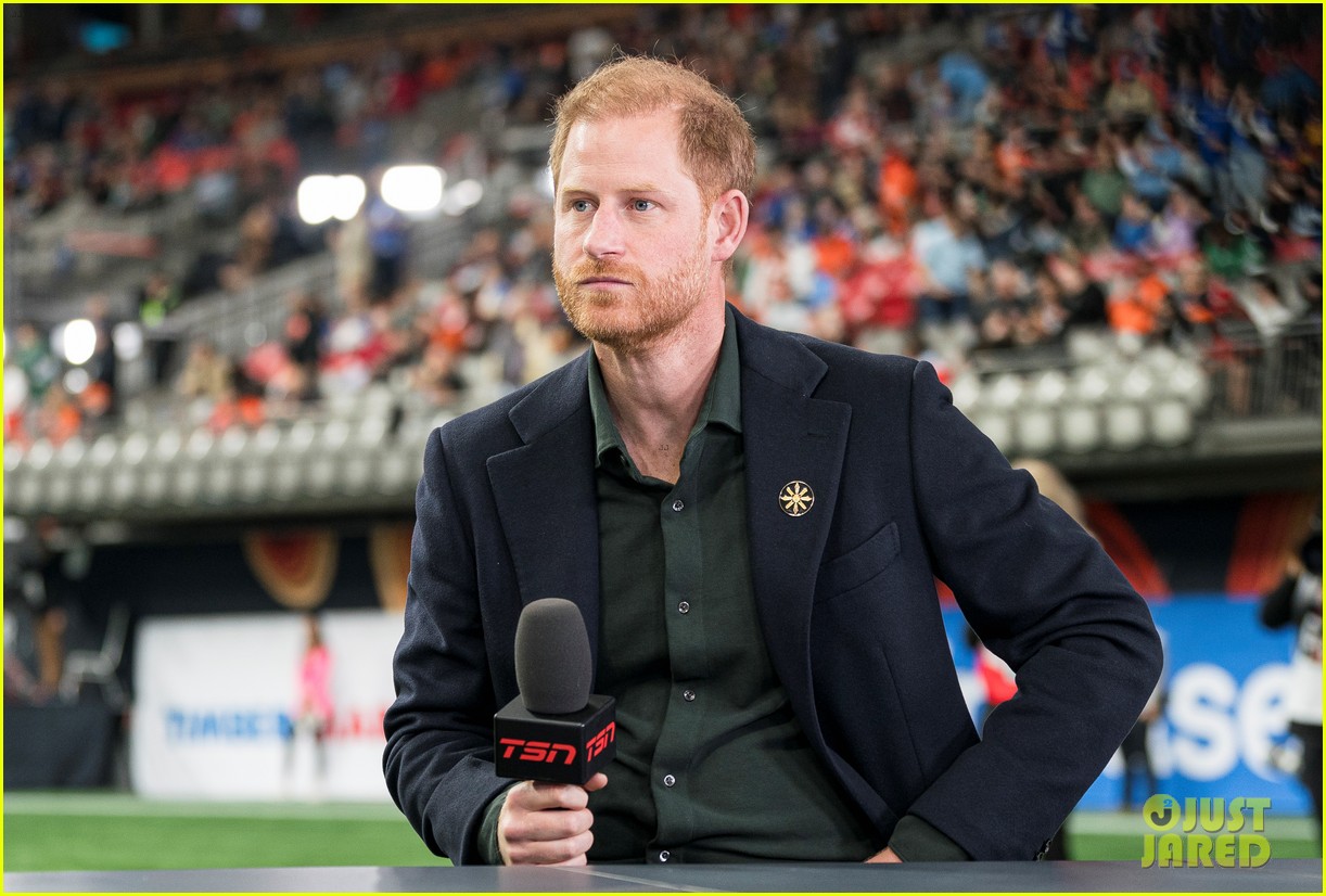Prince Harry Makes Surprise Appearance at Grey Cup, Jonas Brothers ...