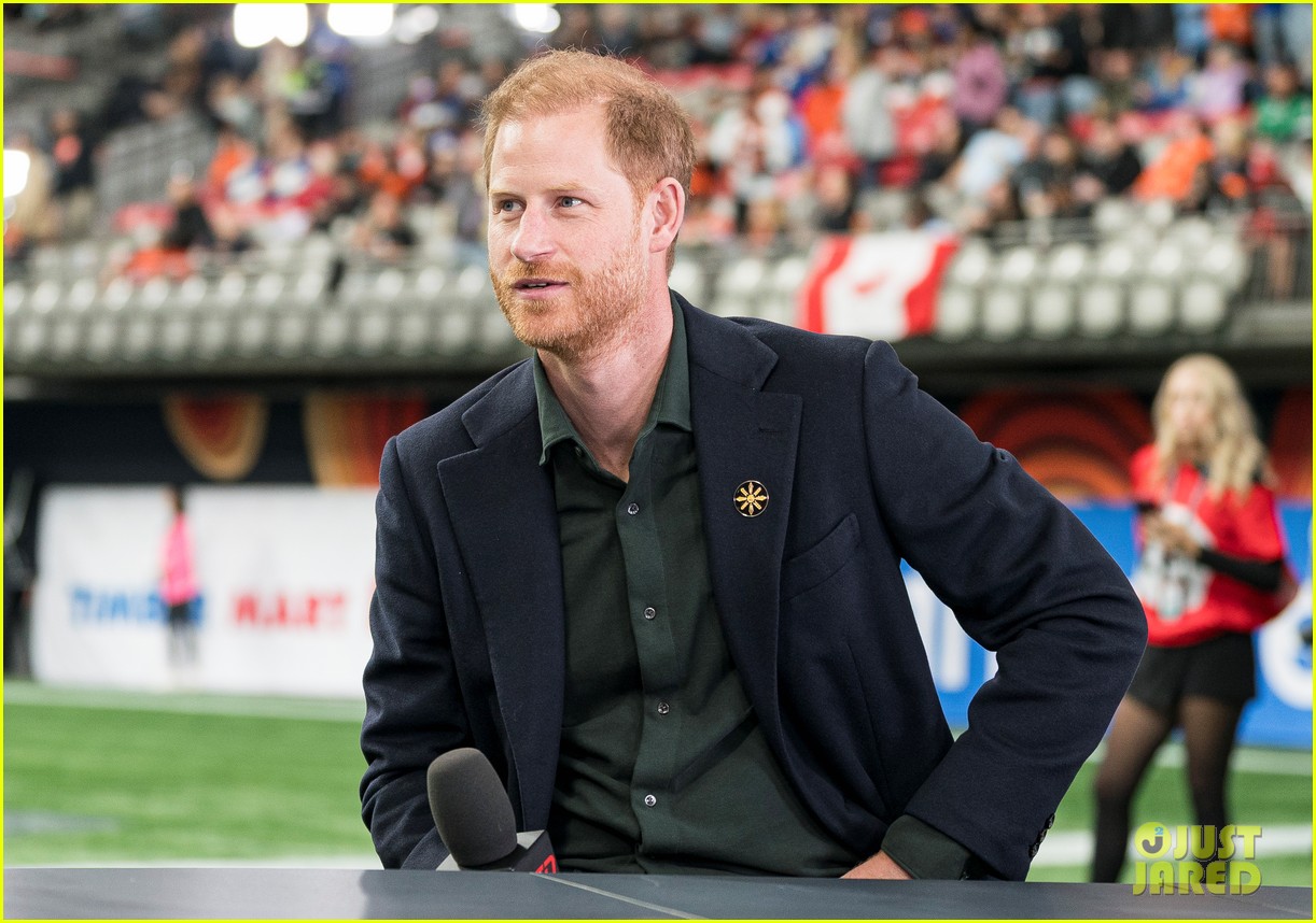 Prince Harry Makes Surprise Appearance at Grey Cup, Jonas Brothers ...