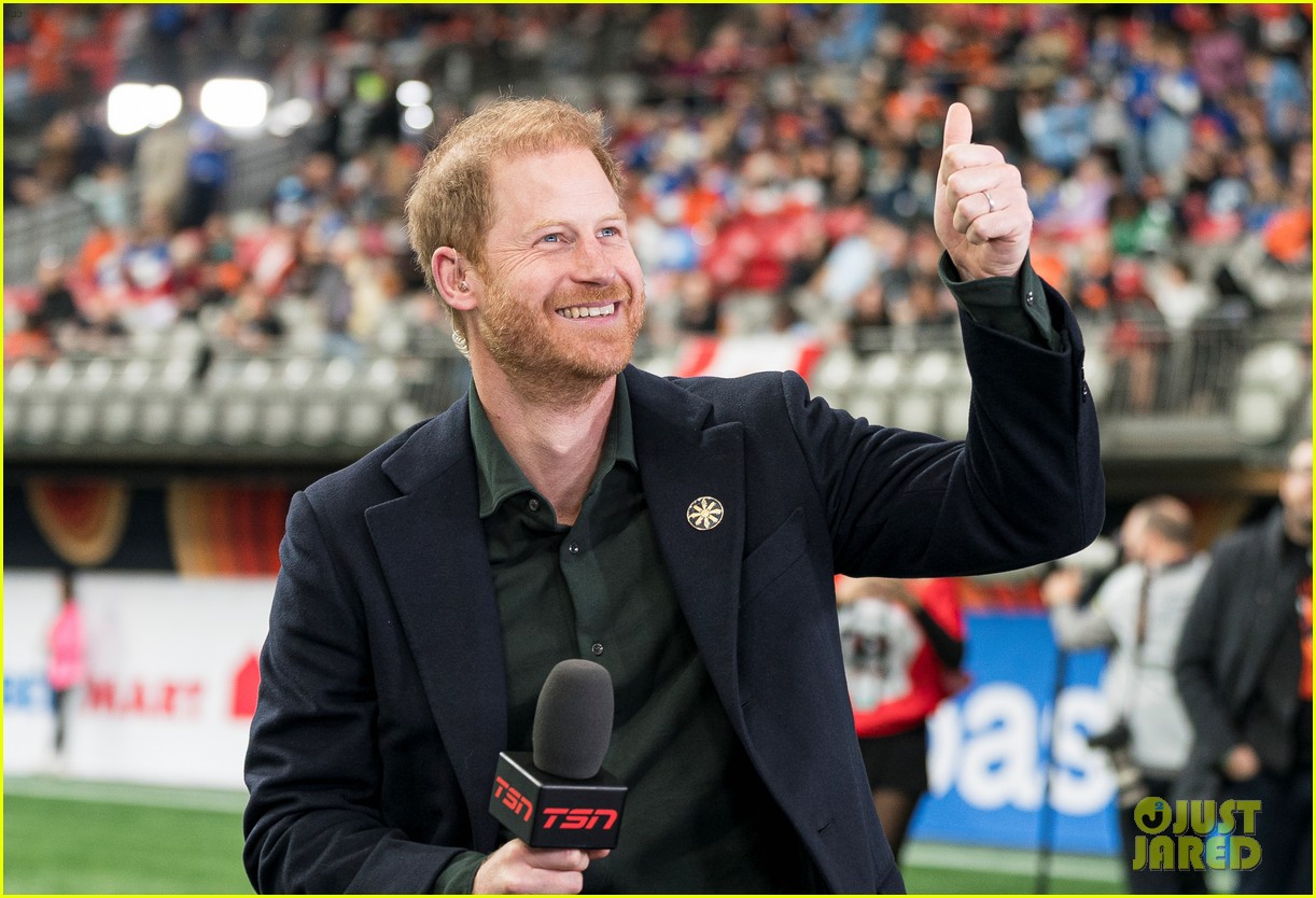 Prince Harry Makes Surprise Appearance at Grey Cup, Jonas Brothers ...