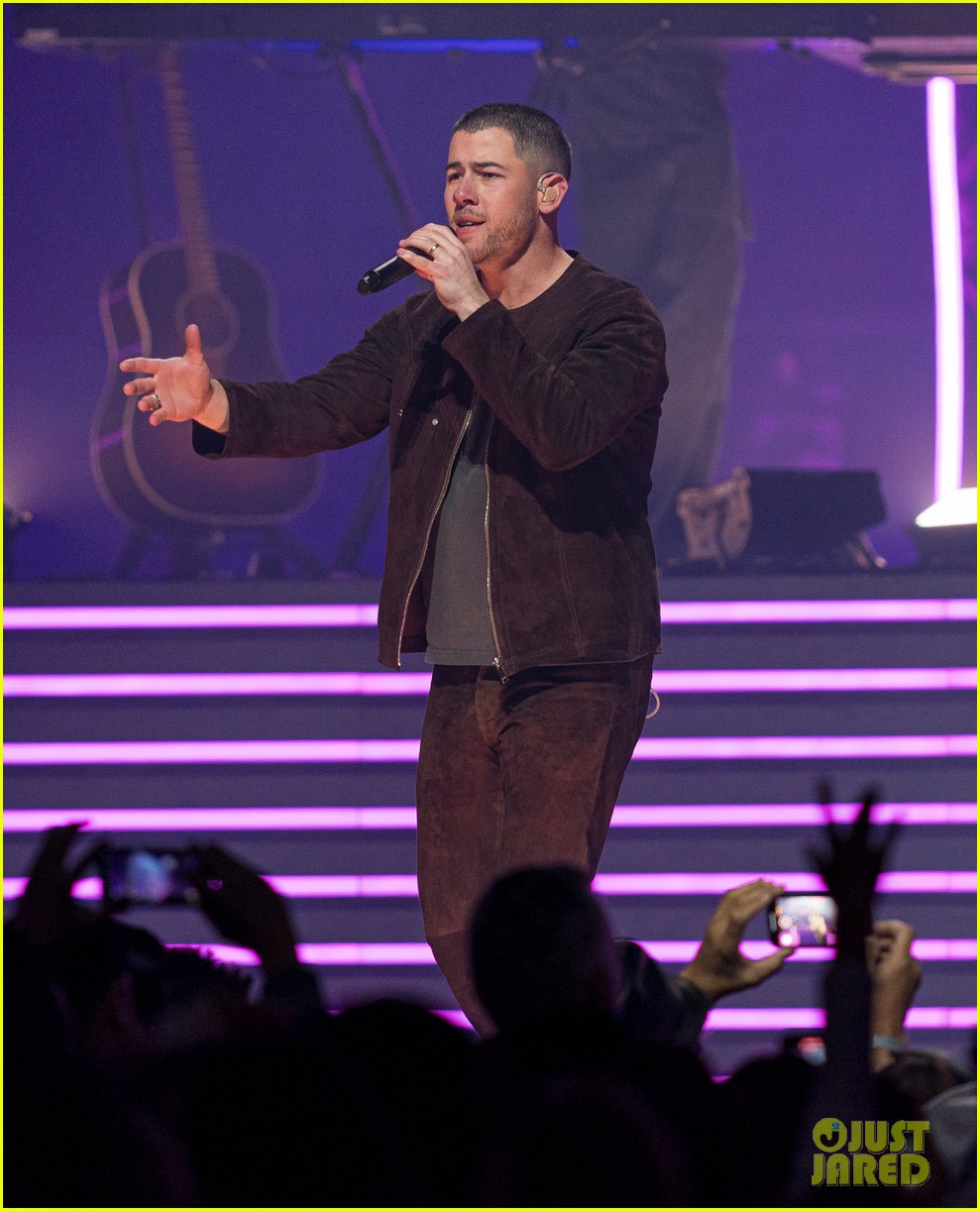 Prince Harry Makes Surprise Appearance at Grey Cup, Jonas Brothers ...