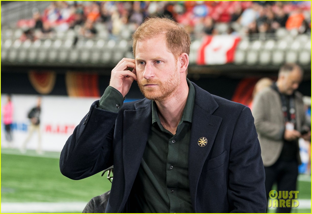 Prince Harry Makes Surprise Appearance at Grey Cup, Jonas Brothers ...