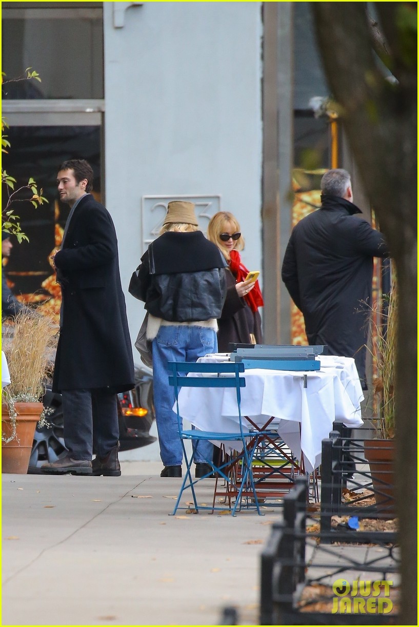 Jennifer Lawrence & Sienna Miller Meet Up for Lunch in NYC: Photo ...