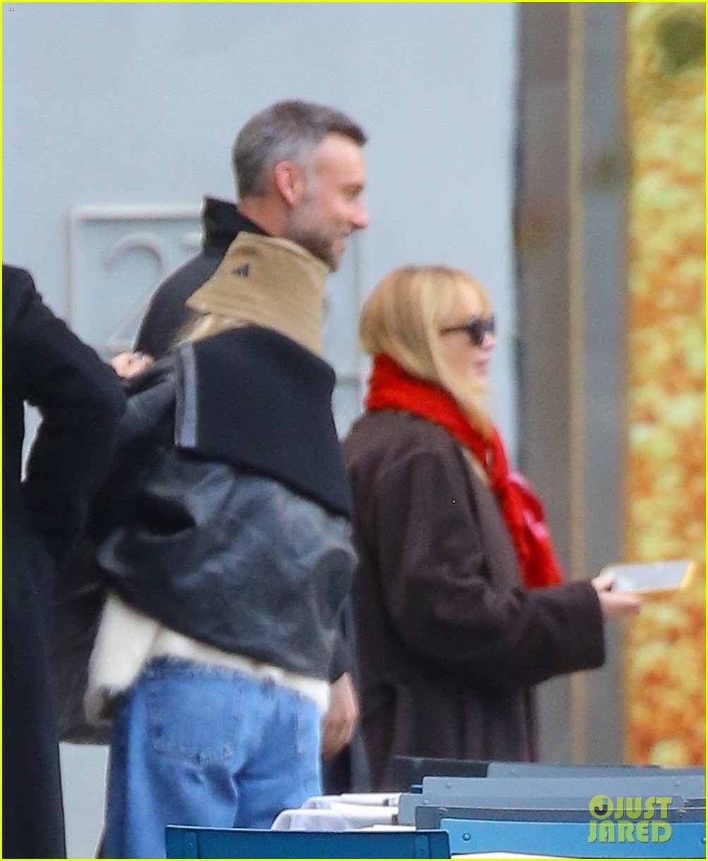 Jennifer Lawrence & Sienna Miller Meet Up for Lunch in NYC: Photo ...