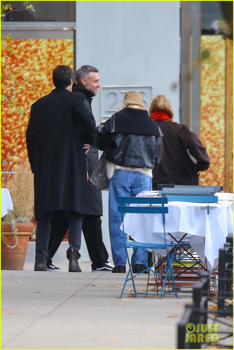 Jennifer Lawrence & Sienna Miller Meet Up for Lunch in NYC: Photo ...